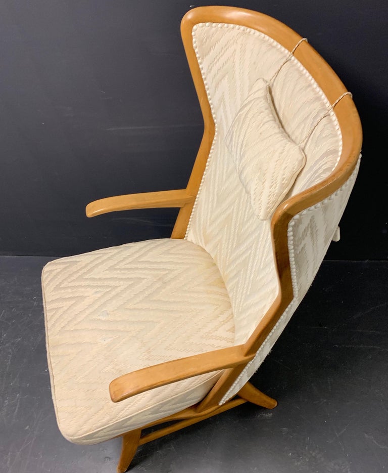 Elegant Italian Lounge Chair For Sale at 1stDibs