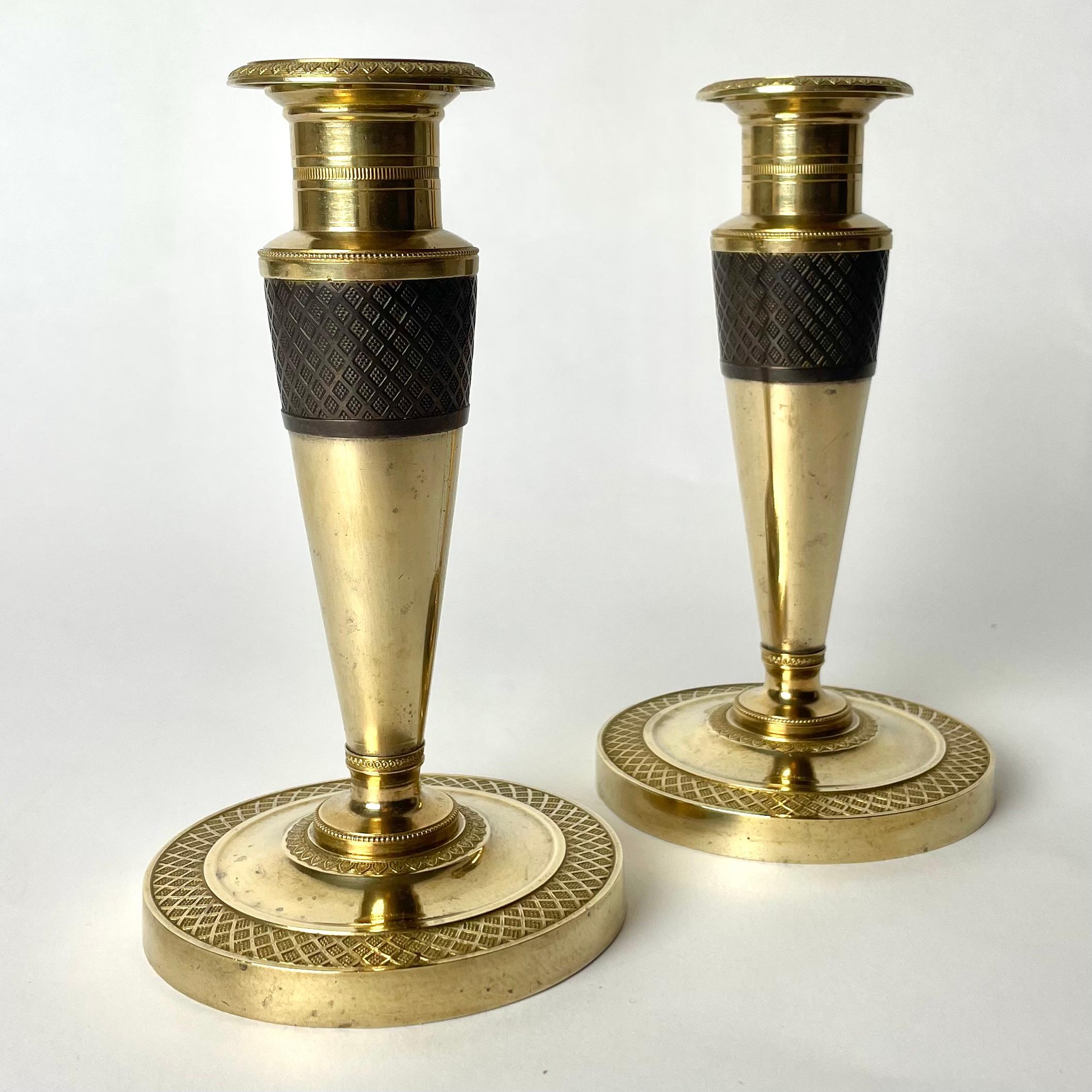 Elegant pair of Empire Candlesticks in gilt and dark patinated bronze ...