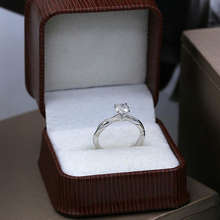Elegant Round Brilliant Diamond Ring For Sale at 1stDibs