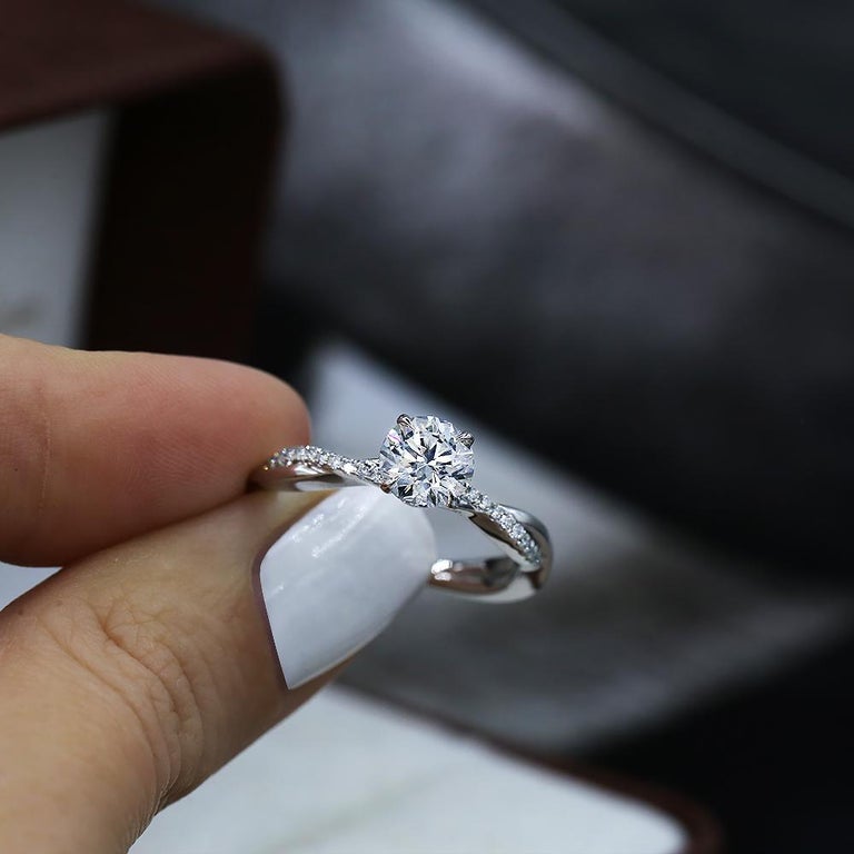 Elegant Round Brilliant Diamond Ring For Sale at 1stDibs
