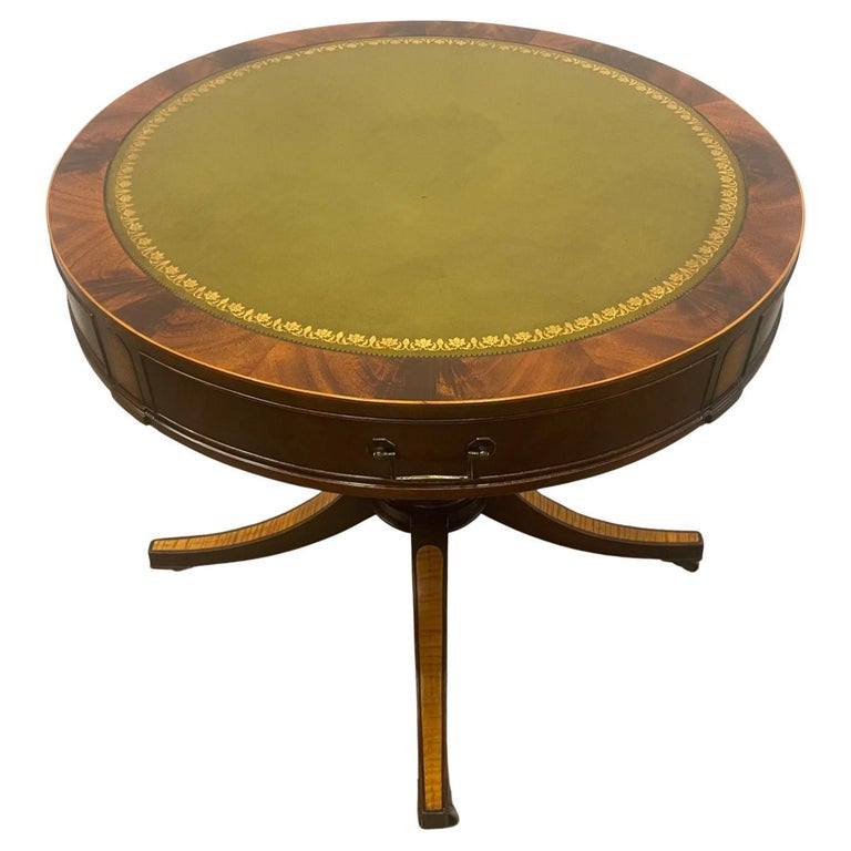 Table d'appoint ronde élégante en acajou flammé avec plateau en cuir de ...