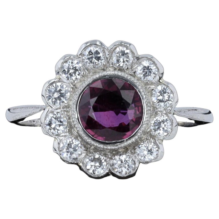 Elegant Ruby and Diamond Flower Ring For Sale at 1stDibs