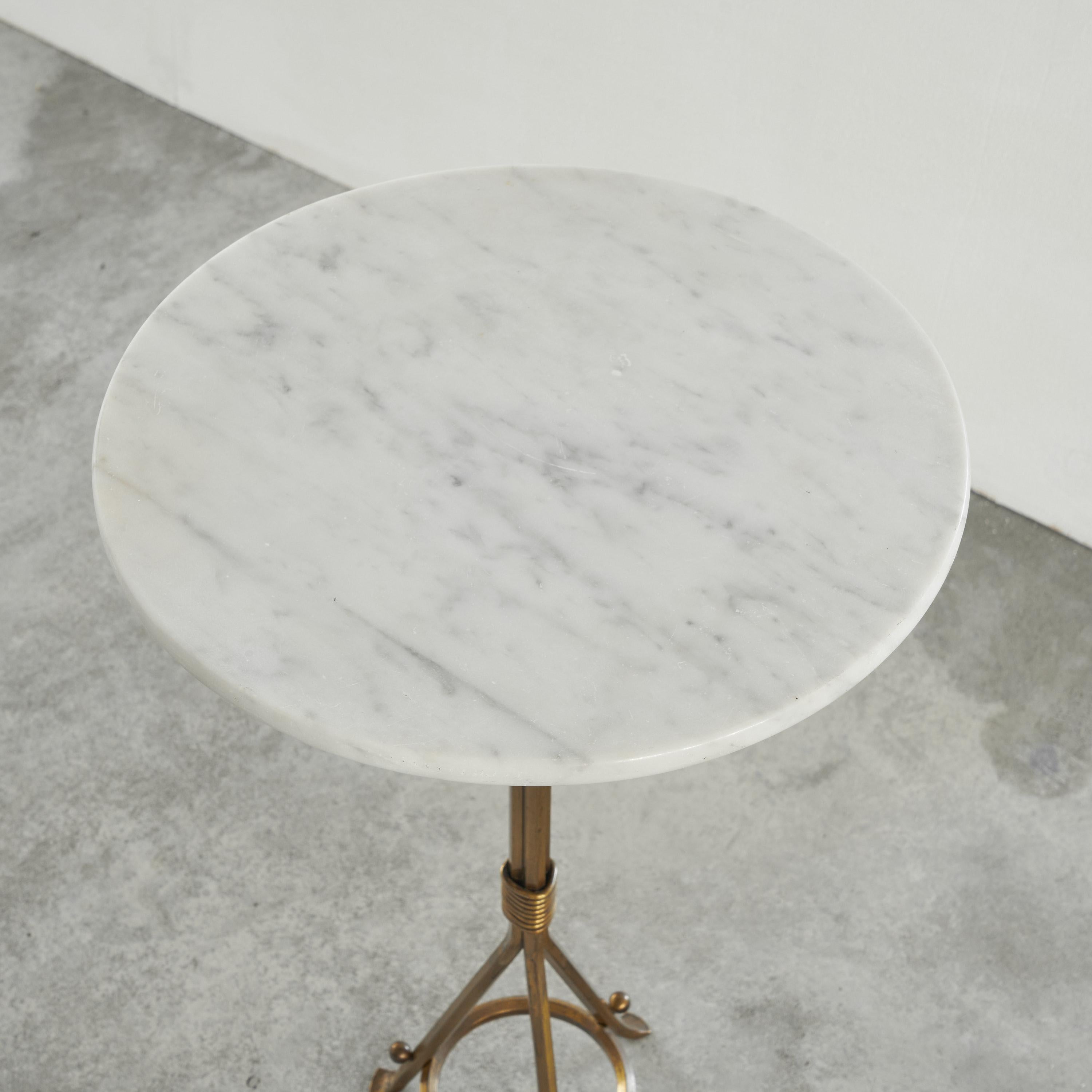 Elegant Side Table in Patinated Brass and White Marble For Sale at 1stDibs