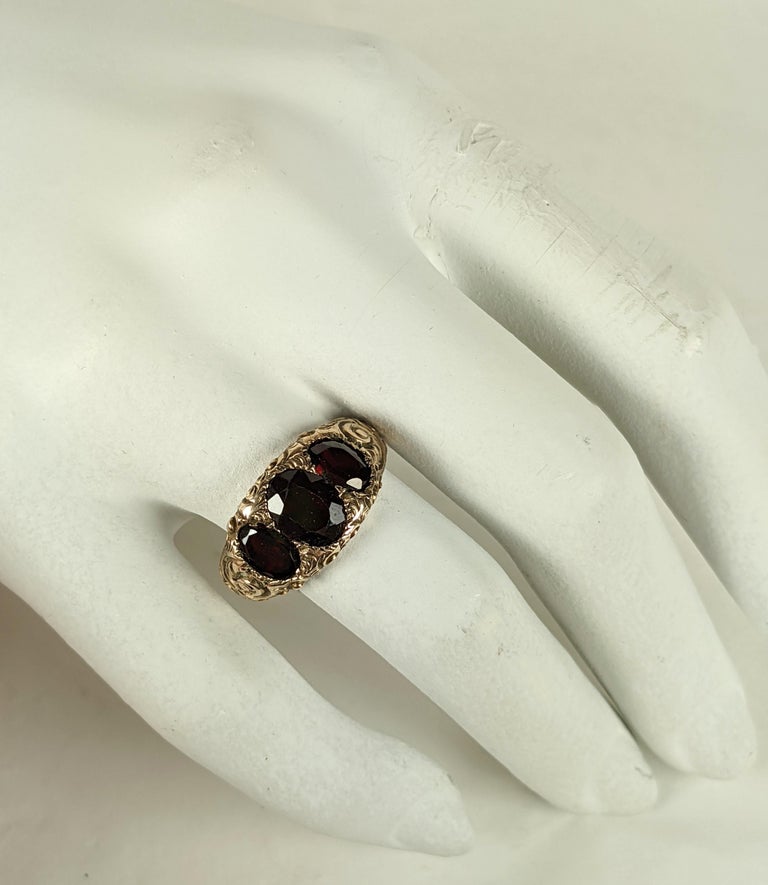 Elegant Victorian Garnet 3 Stone Ring For Sale at 1stDibs