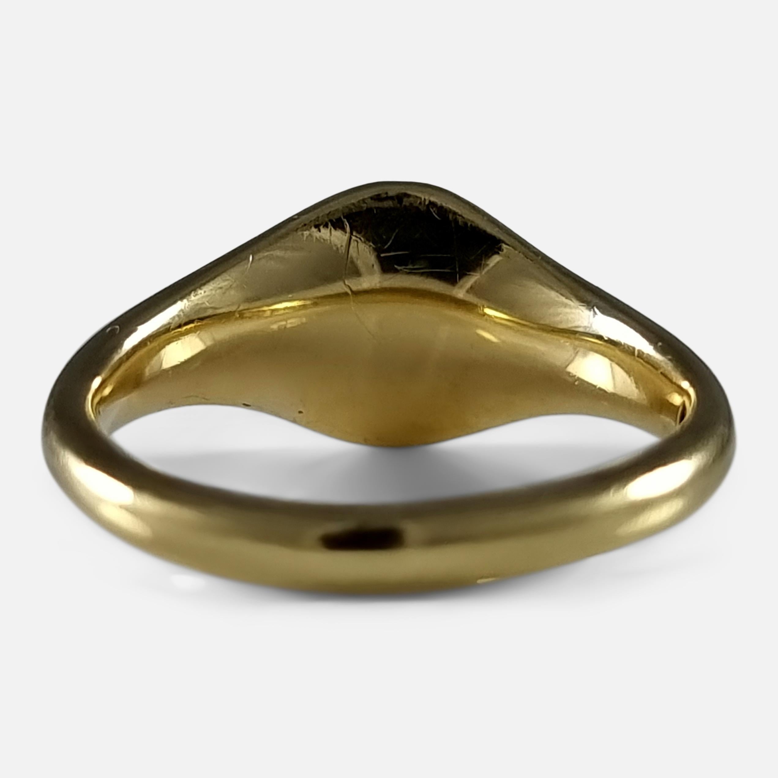 Elizabeth II 18ct Gold Intaglio Signet Ring - 1983 For Sale at 1stDibs