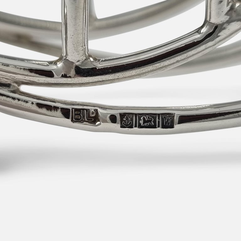 Elizabeth II Sterling Silver Swan Toast Rack, 1971 For Sale at 1stDibs