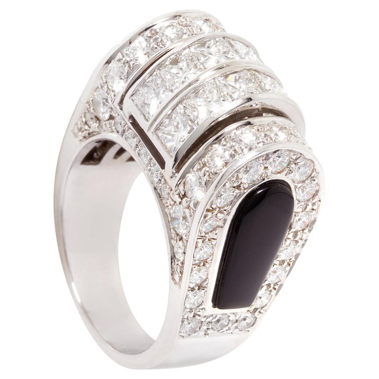 Ella Gafter Art Déco style Diamond Onyx Cocktail Ring For Sale at 1stDibs
