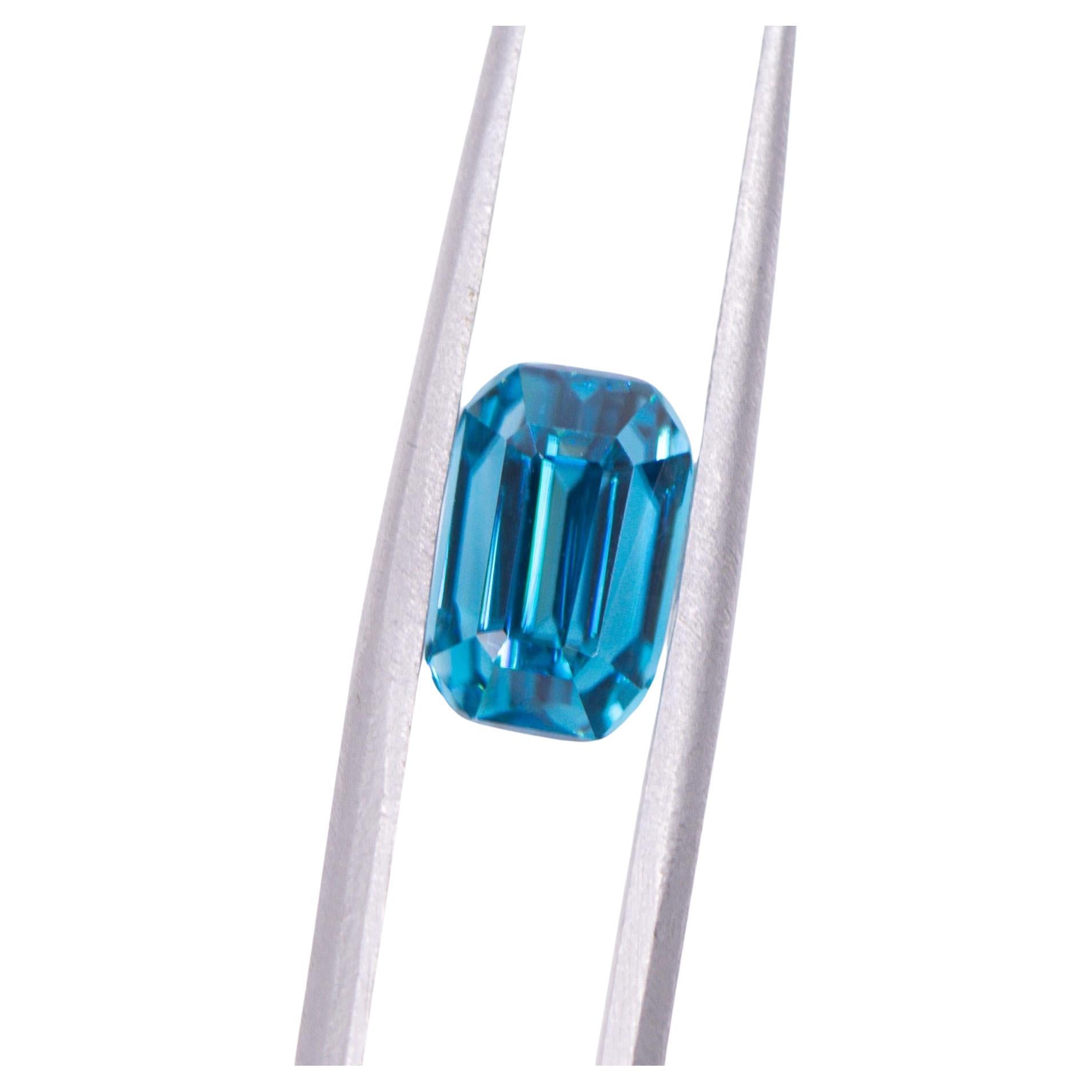 Elongated 4.62 Carat Blue Zircon Gemstone EM 9x6mm For Sale at 1stDibs