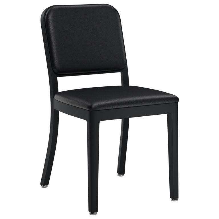 Chaise d'appoint d'officier de la marine Emeco en cuir noir et cadre ...