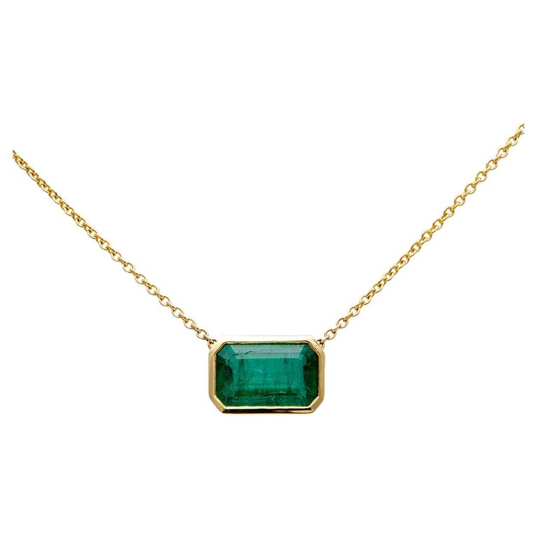 Emerald 18k Yellow Gold Bezel Set Chain Necklace For Sale at 1stDibs