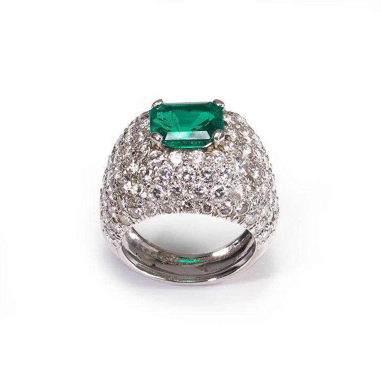 Emerald and Diamond Bombé Cluster 18 Karat White Gold Ring For Sale at ...