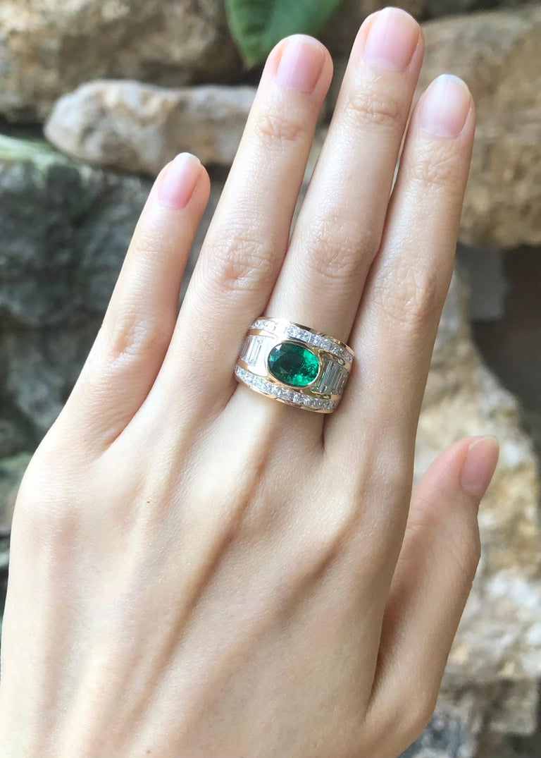 Emerald and Diamond Ring Set in 18K Gold Settings For Sale at 1stDibs