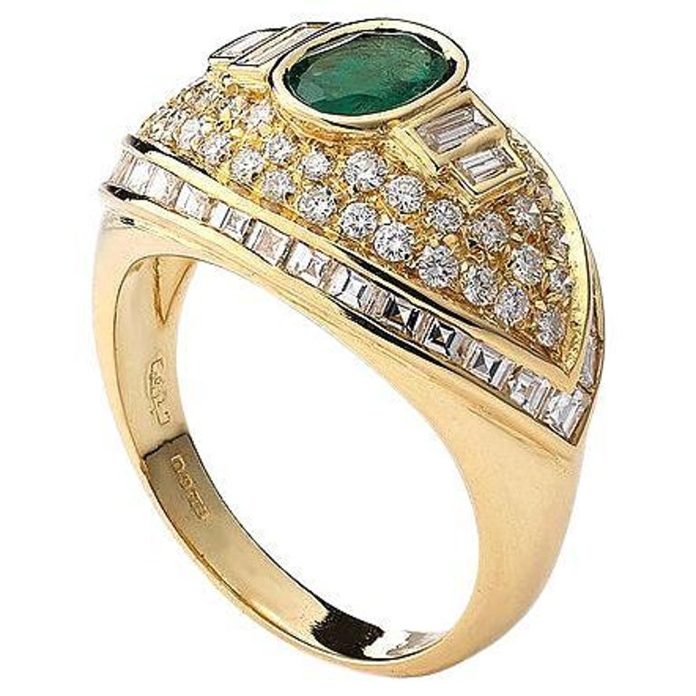 Emerald and Diamond Yellow Gold Ring For Sale at 1stDibs