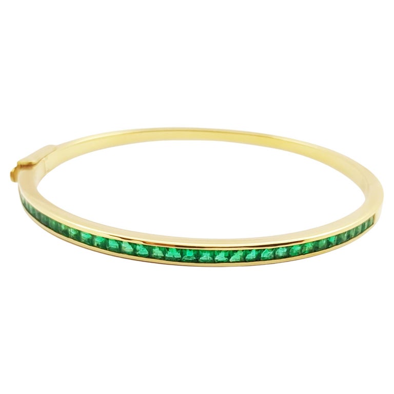 Emerald Bangle Set in 18 Karat Gold Settings For Sale at 1stDibs