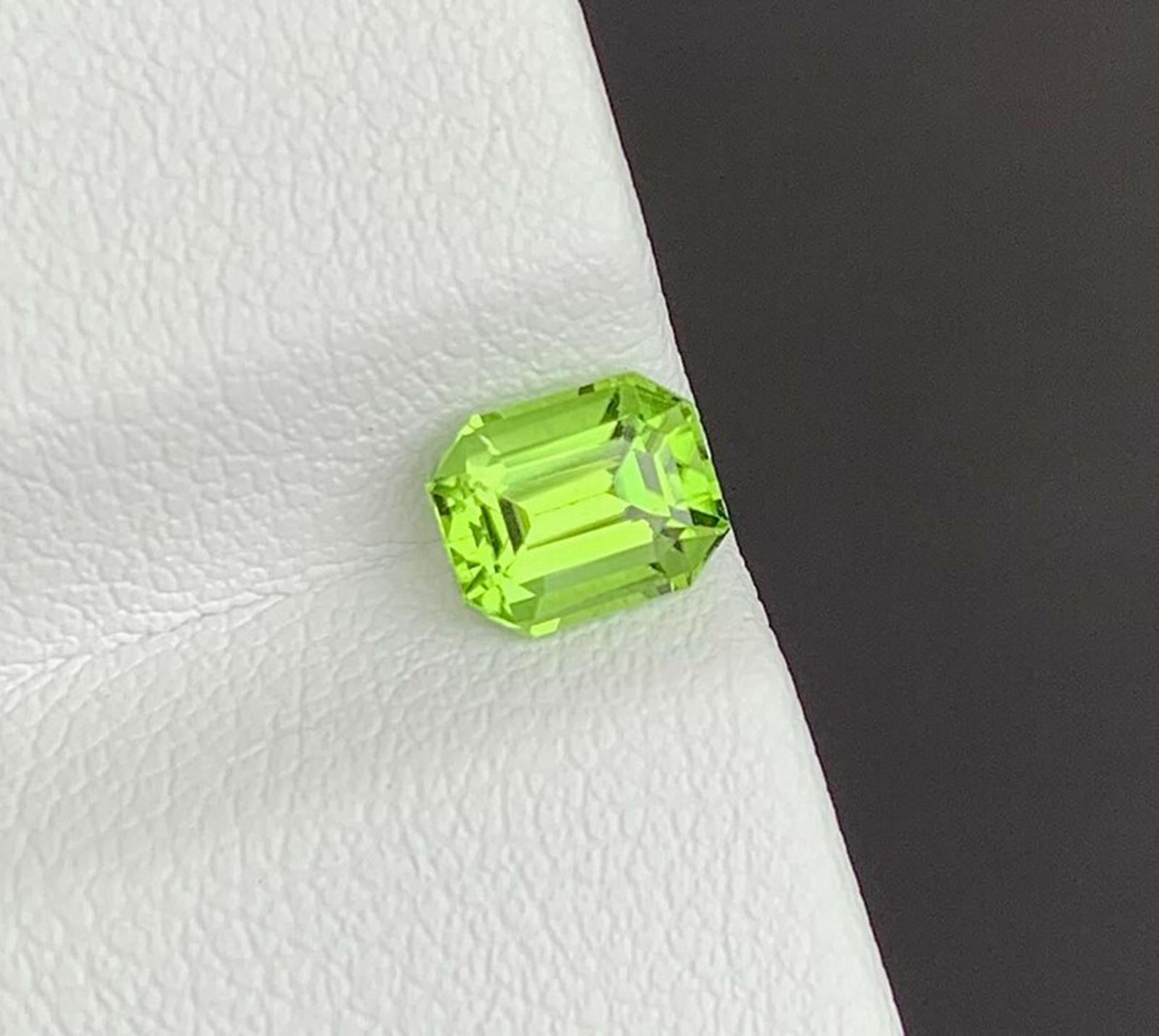 Emerald Cut Peridot Gemstone: Natural August Birthstone, Pakistan (1.04 ...