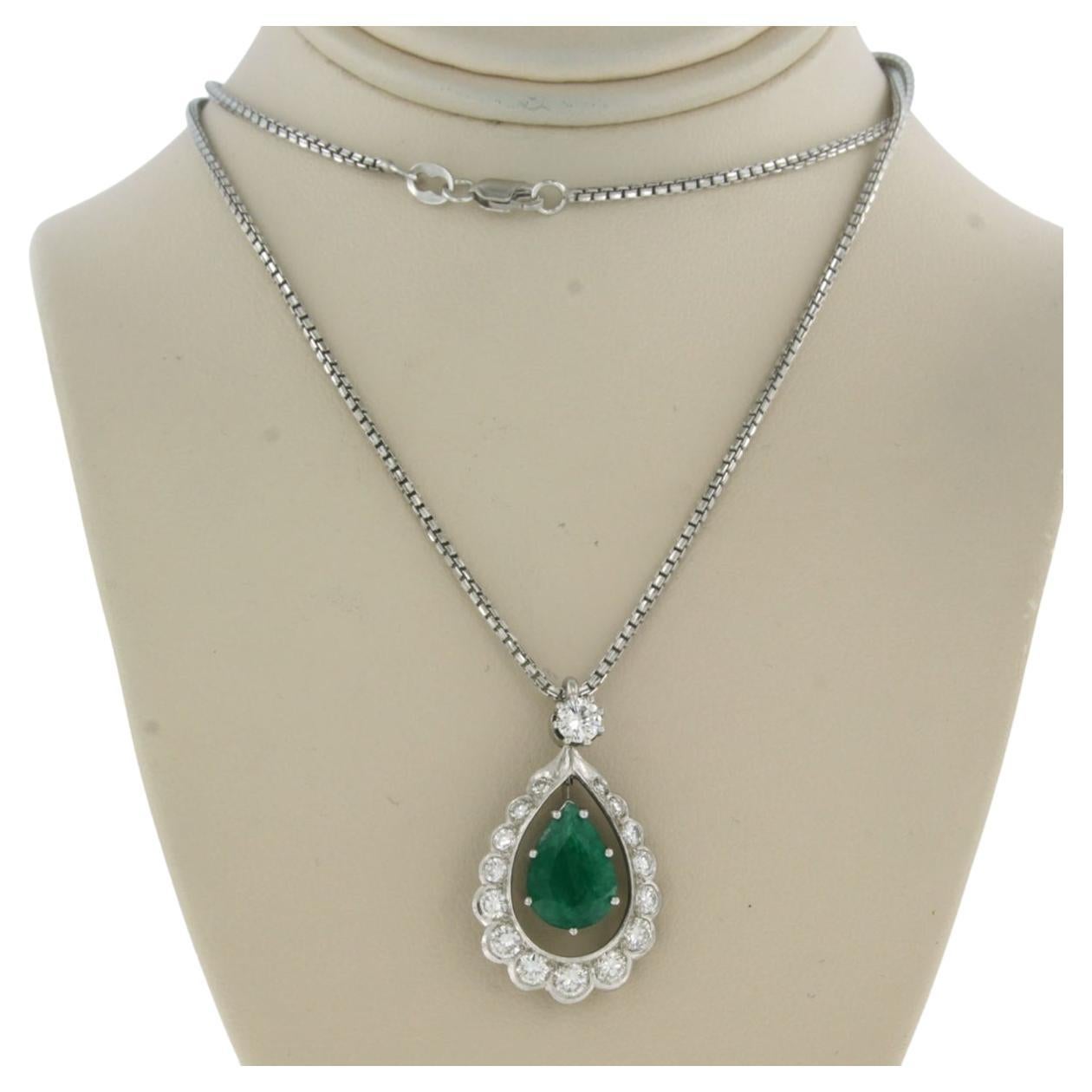 Emerald Diamond Gold Pendant Necklace For Sale at 1stDibs