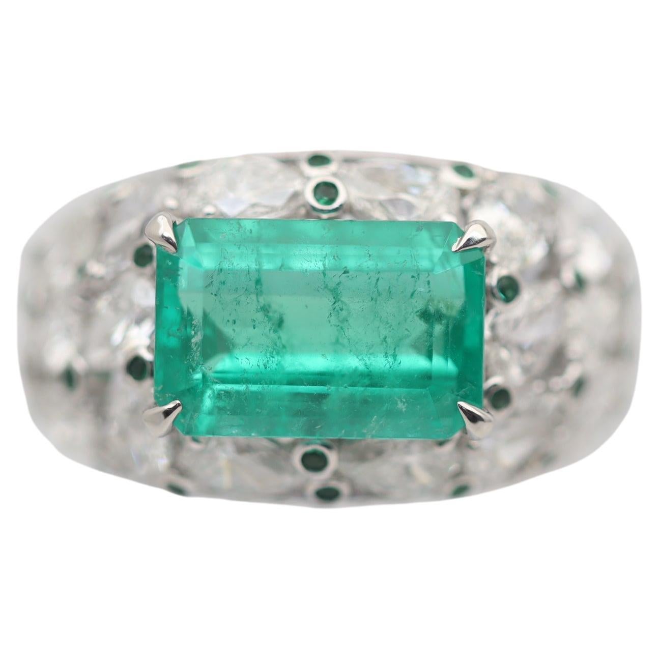 Baguette Emerald Diamond Platinum Ring For Sale at 1stDibs