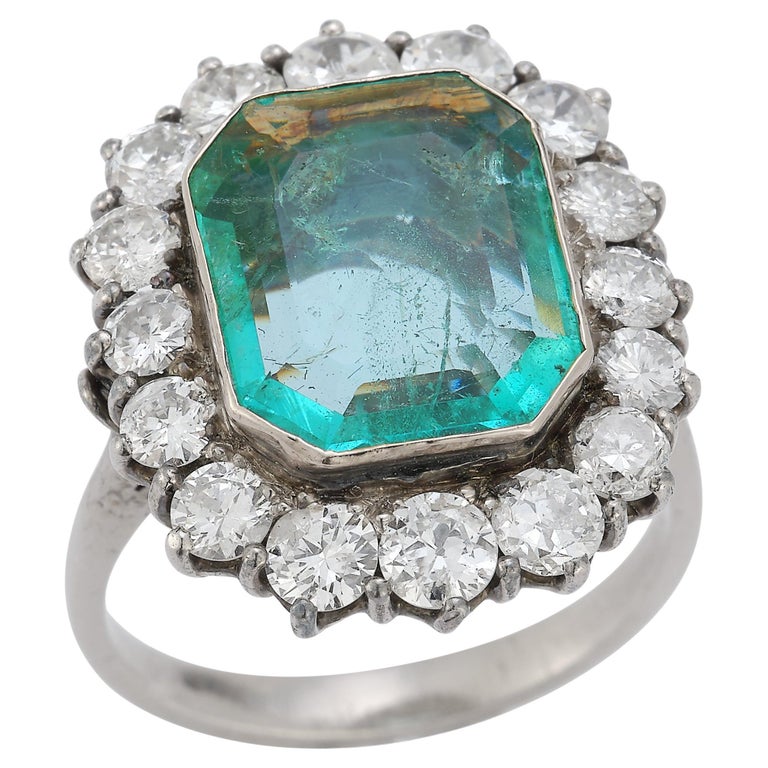 Emerald and Diamond Ring For Sale at 1stDibs
