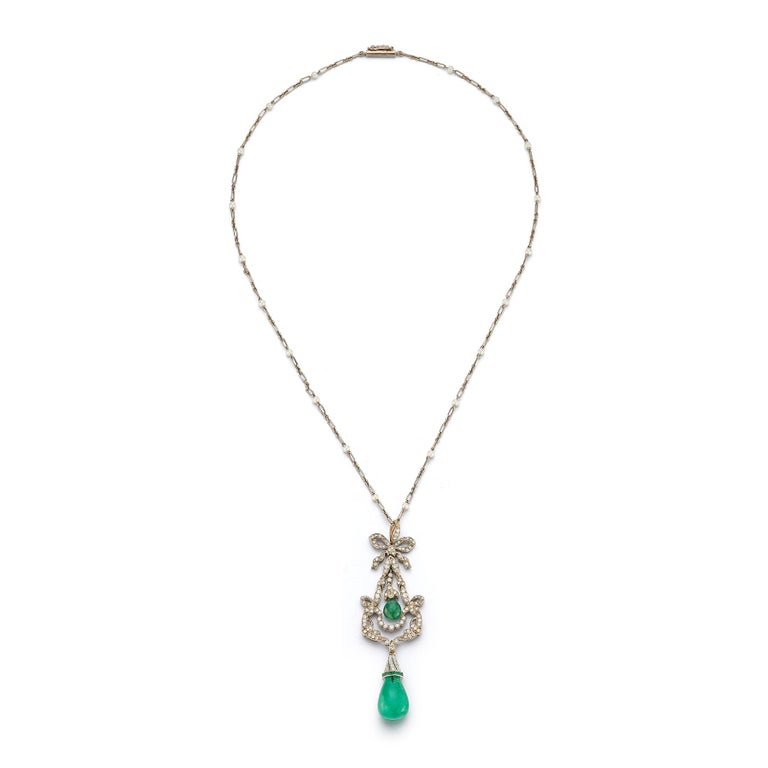 Emerald Drop Pendant Necklace For Sale at 1stDibs