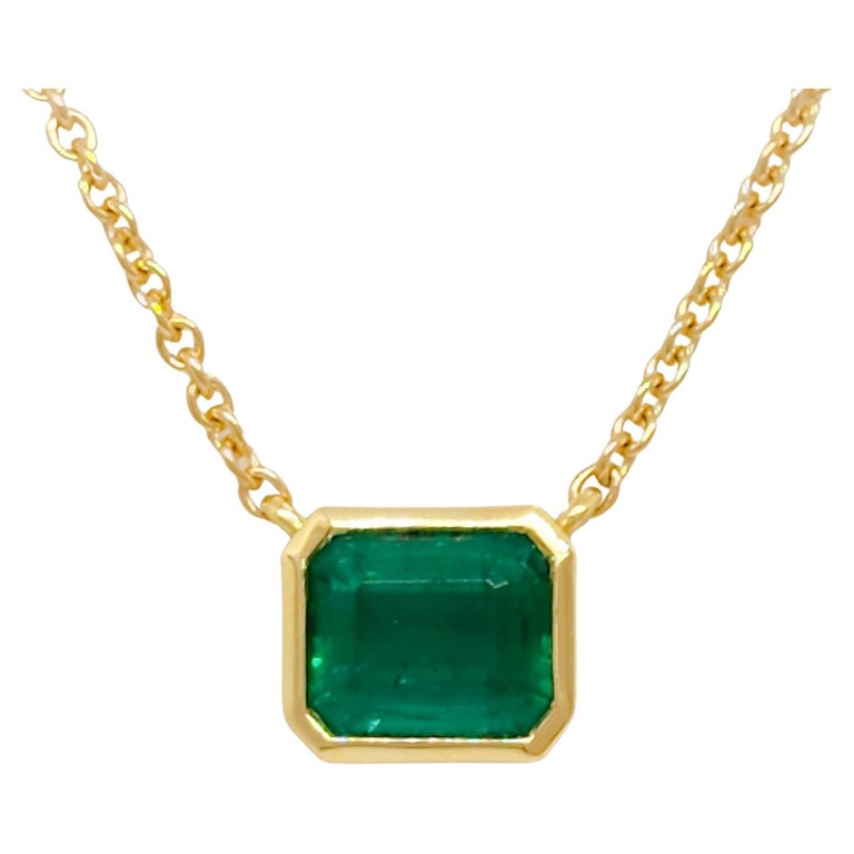 Emerald Octagon Pendant Necklace in 18k Yellow Gold For Sale at 1stDibs