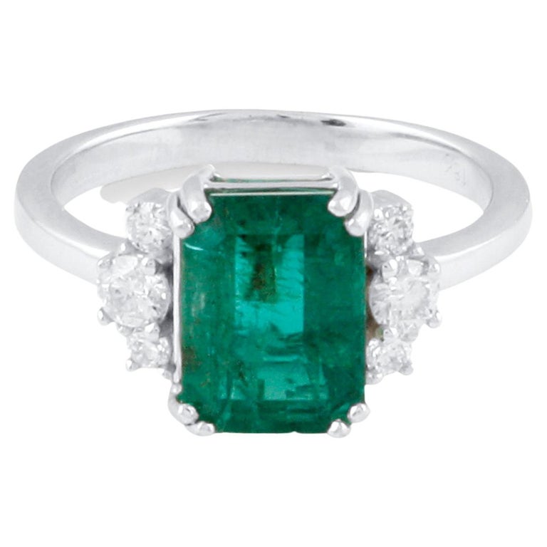 Emerald Rectangle and Diamond Ring in 18K White Gold For Sale at 1stDibs