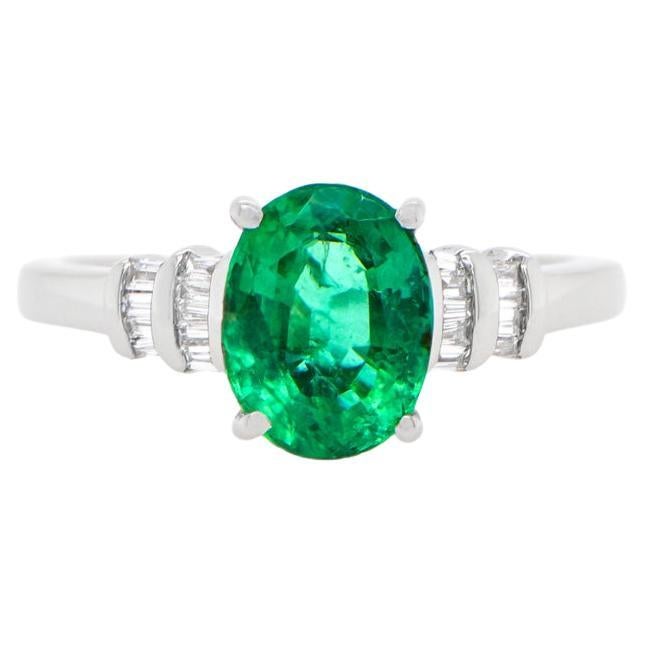 Emerald Ring 1.69 Carat with Baguette Diamonds Platinum For Sale at 1stDibs