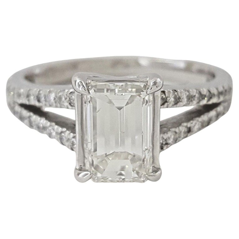 Emerald and Round Cut Diamond Engagement Ring For Sale at 1stDibs
