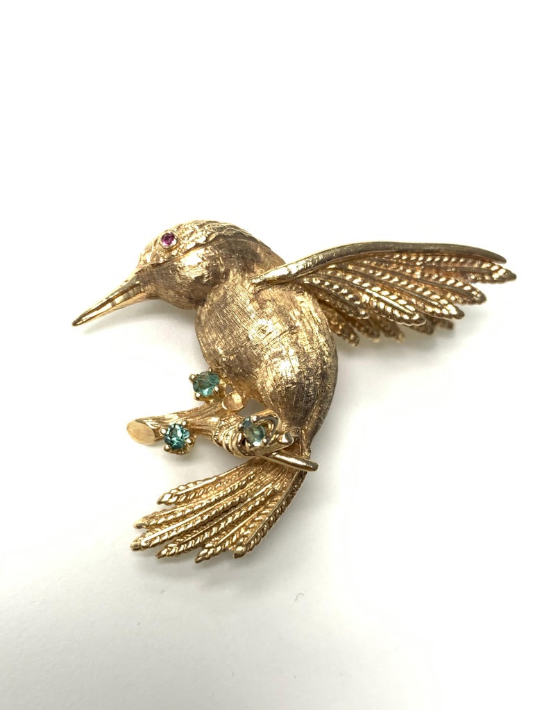 Emerald, Ruby and 14 Karat Yellow Gold Bird Pin For Sale at 1stDibs