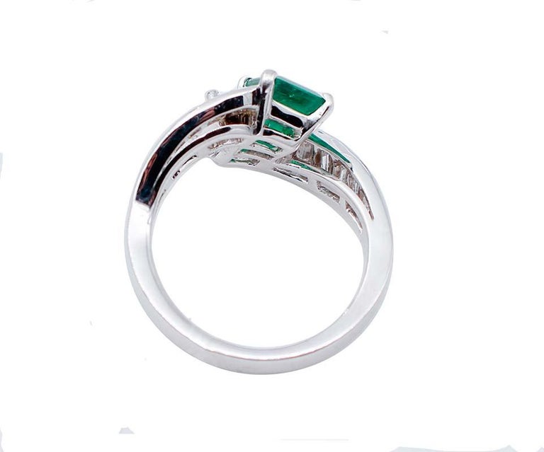 Emerald, Diamonds, 18 Karat White Gold Contrarié Ring For Sale at 1stDibs