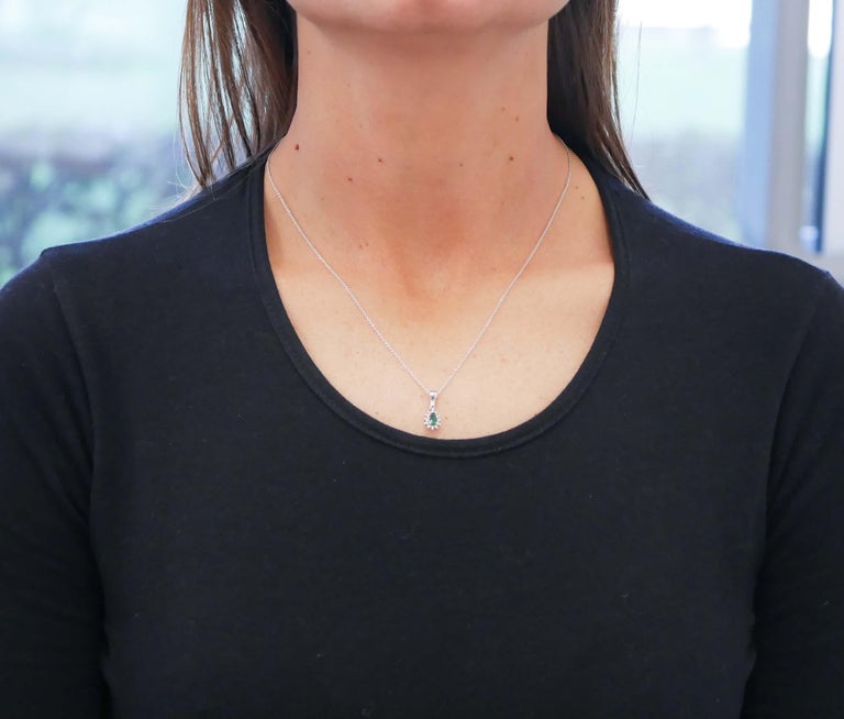 Emerald, Diamonds, 18 Karat White Gold Pendant Necklace For Sale at 1stDibs