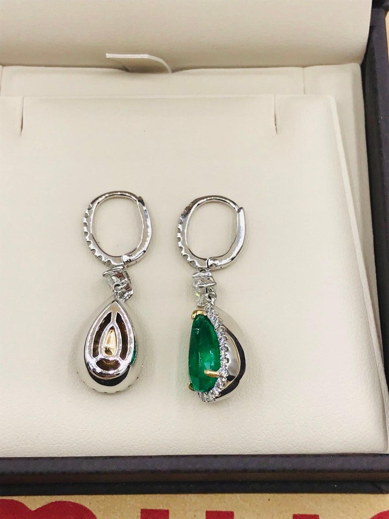 Emilio Jewelry Certified 6.70 Carat Vivid Green Colombian Emerald ...