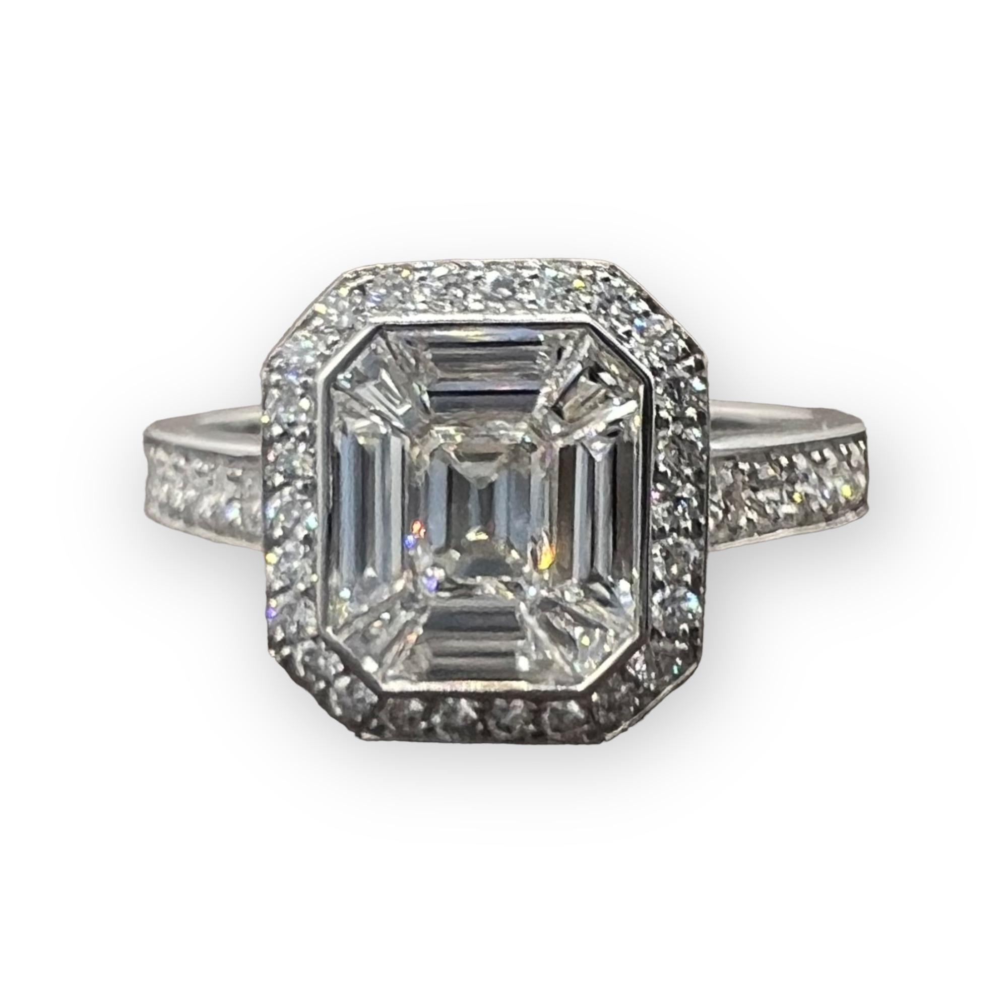 Engagement Ring 18 Carat Gold, Set with Calibrated Diamonds and Diamond ...