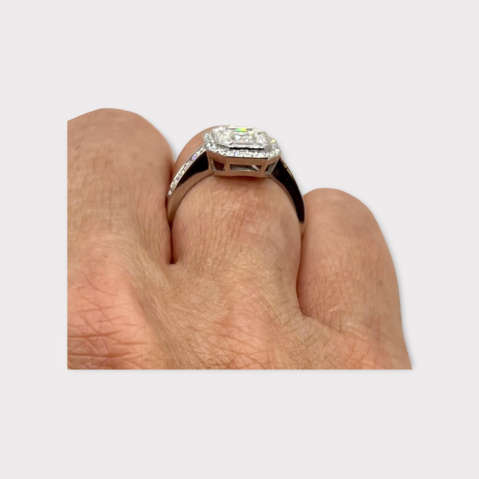 Engagement Ring 18 Carat Gold, Set with Calibrated Diamonds and Diamond ...