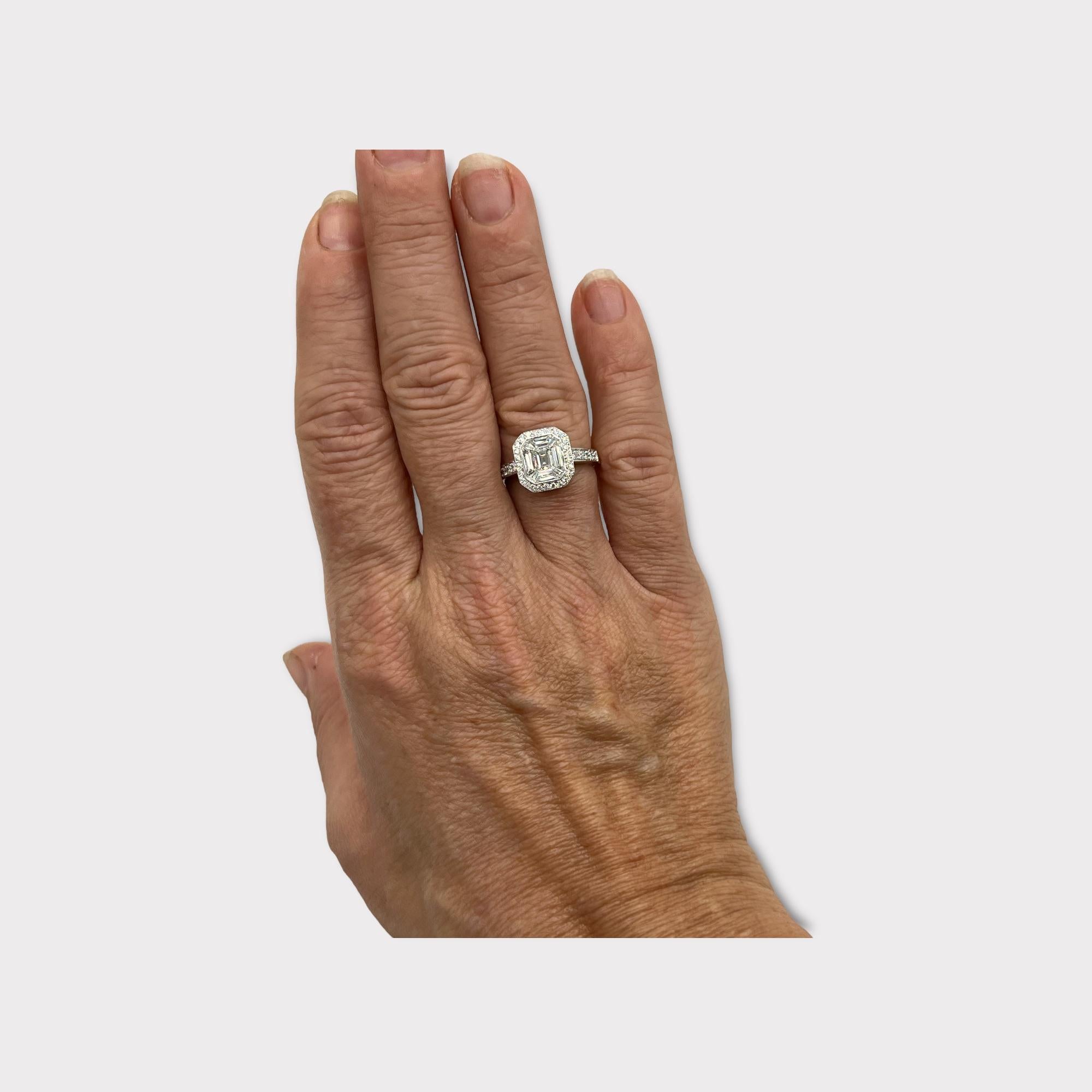 Engagement Ring 18 Carat Gold, Set with Calibrated Diamonds and Diamond ...