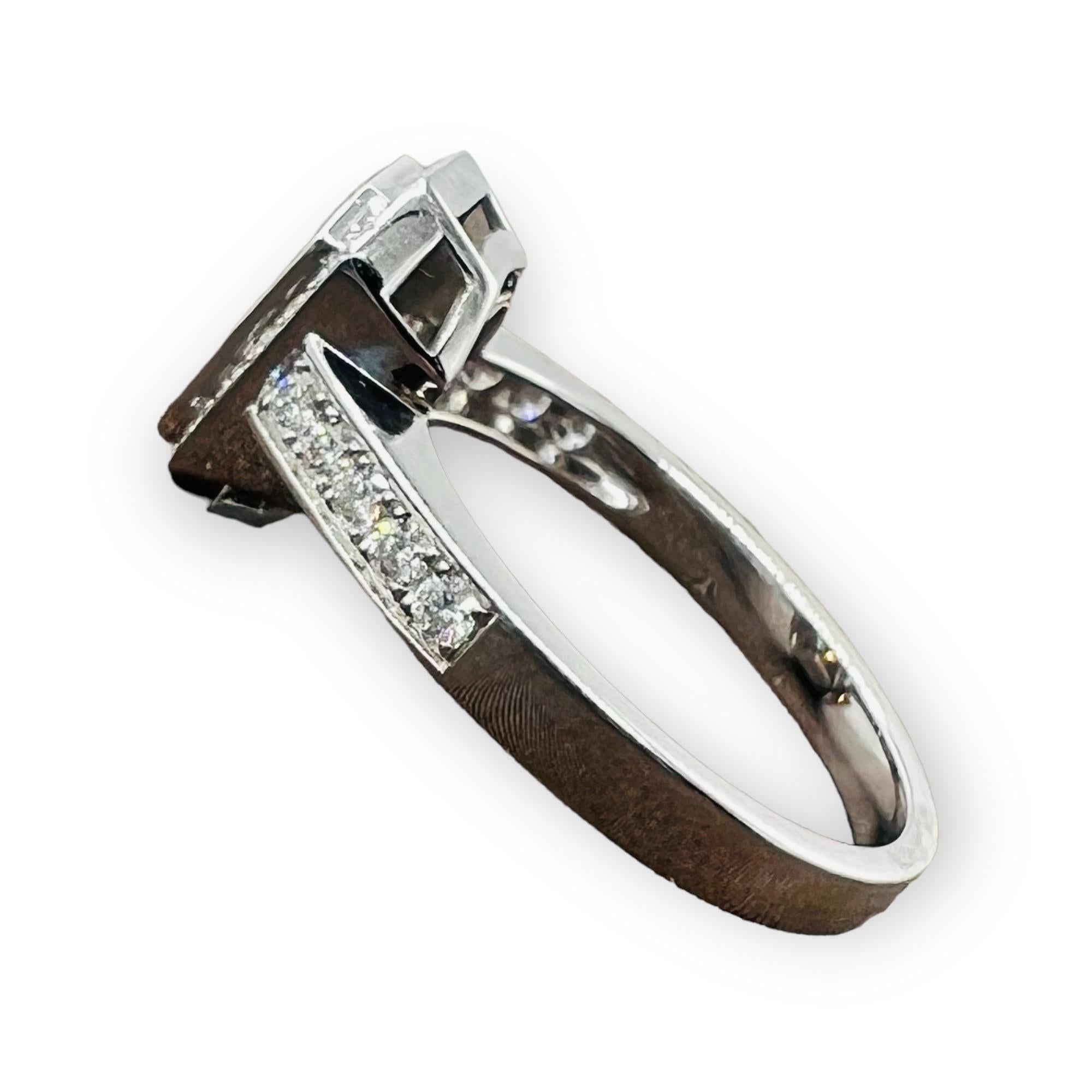 Engagement Ring 18 Carat Gold, Set with Calibrated Diamonds and Diamond ...