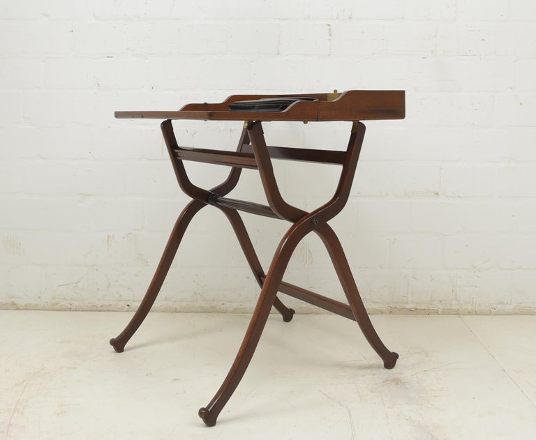 England Small Secretary / Travel Desk in Mahogany, 1900 For Sale at 1stDibs