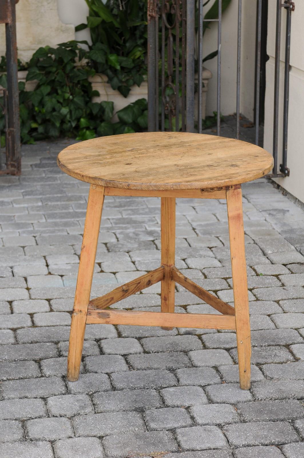 English 1890s Pine Cricket Table with Circular Top and Triangular ...