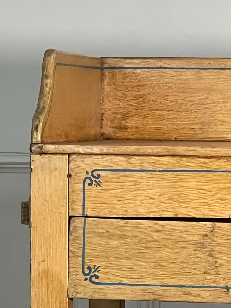 English 19th Century Pair of Wash Stands For Sale at 1stDibs