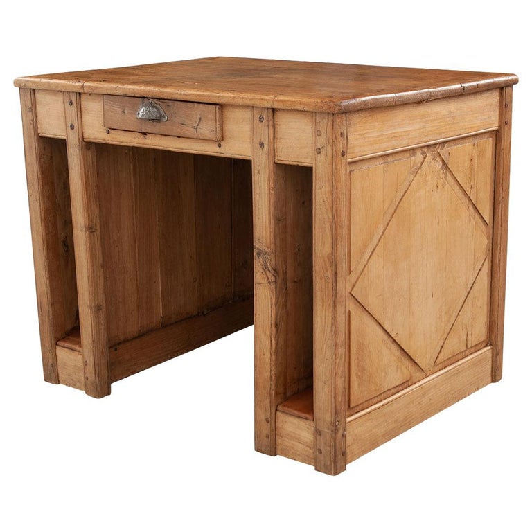 English 19th Century Pine Auctioneer’s Cash Desk For Sale at 1stDibs