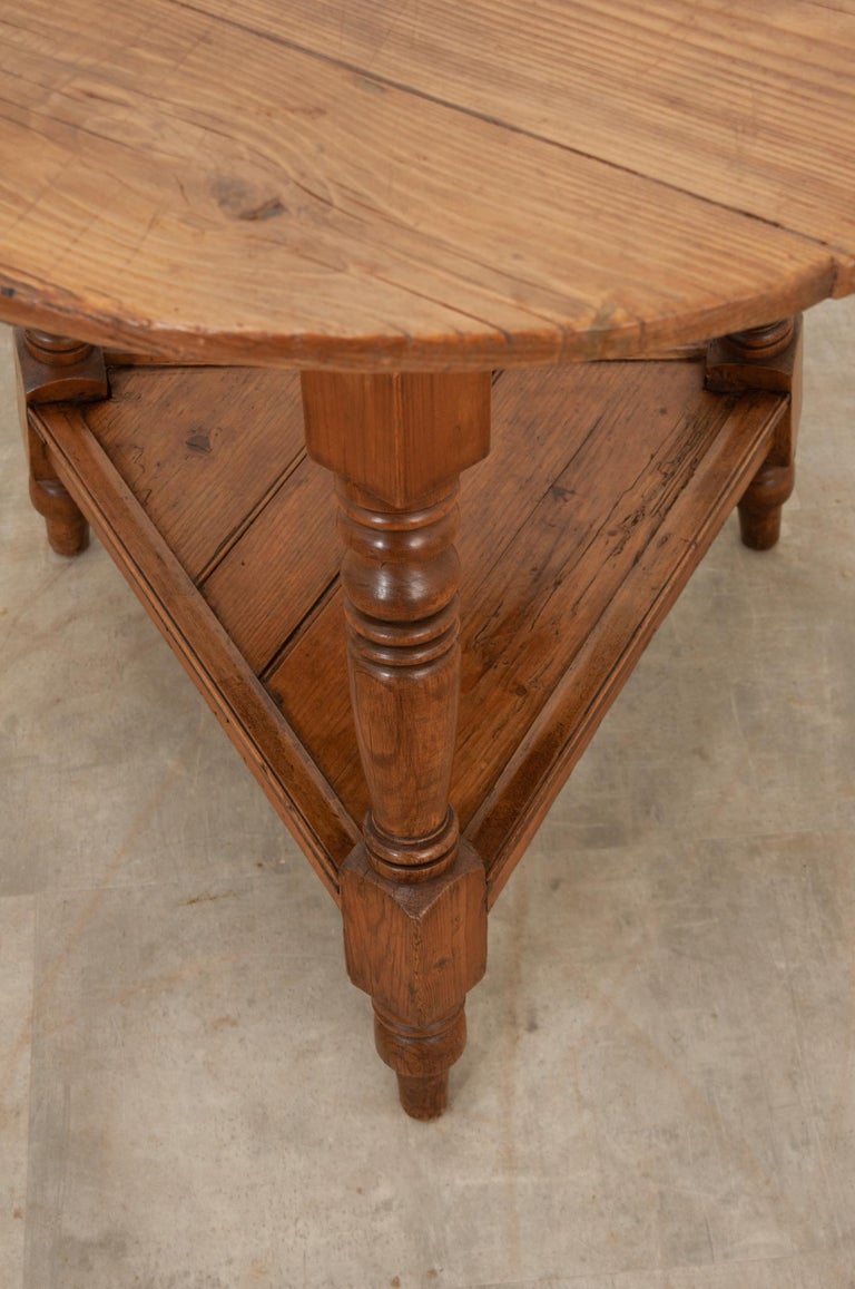 English 19th Century Pine Cricket Table For Sale at 1stDibs