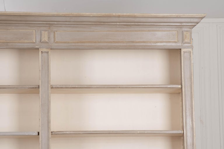 English 20th Century Georgian-Style Painted Bookcase at 1stDibs