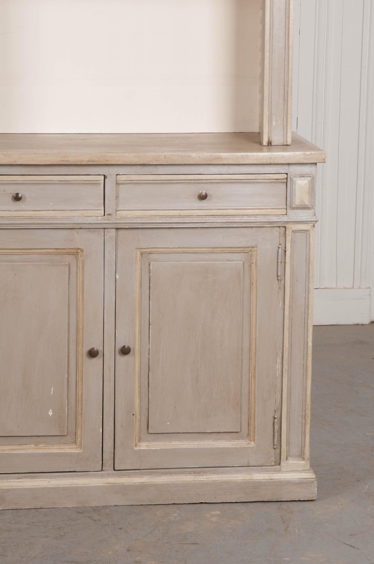 English 20th Century Georgian-Style Painted Bookcase at 1stDibs