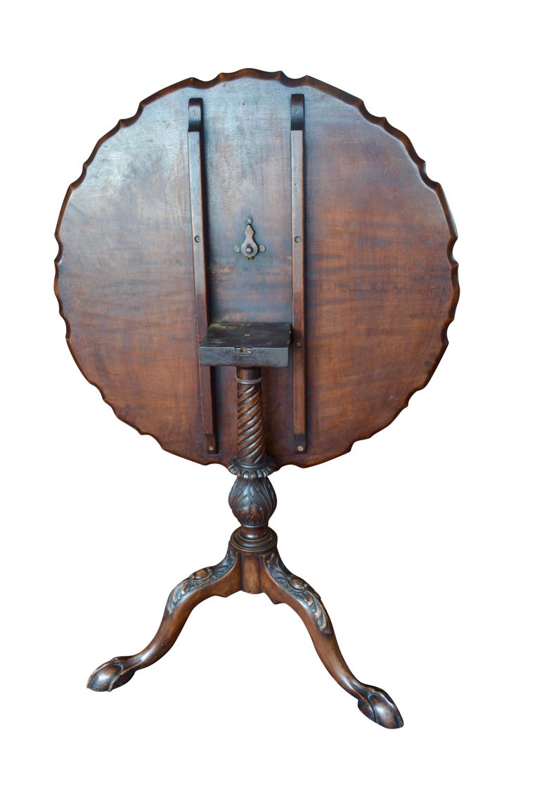English Chippendale Georgian Pie Crust Tilt-Top Table For Sale at 1stDibs