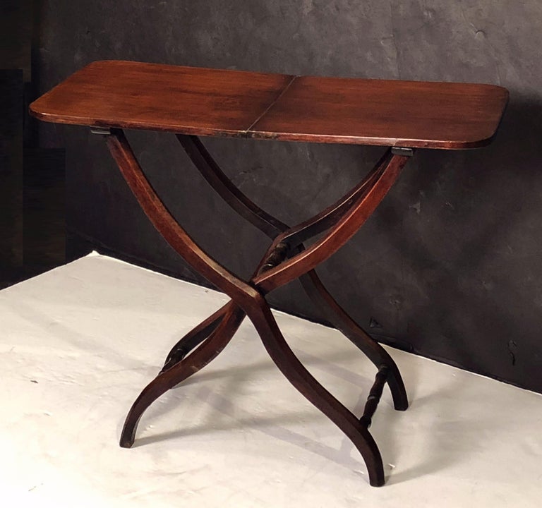 English Coaching Table with Serpentine Legs of Mahogany For Sale at 1stDibs