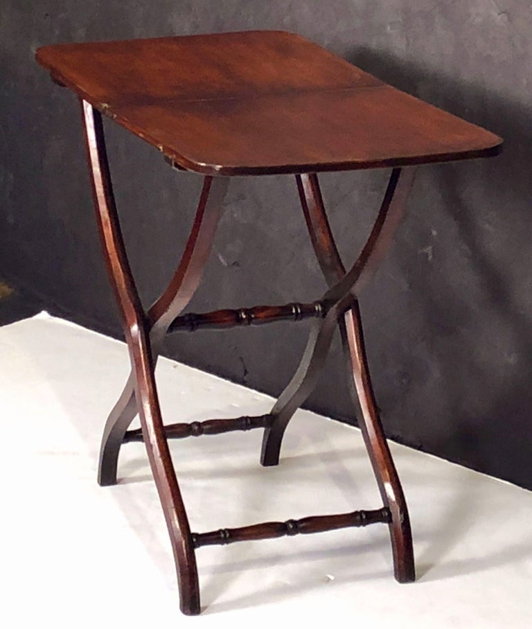 English Coaching Table with Serpentine Legs of Mahogany For Sale at 1stDibs