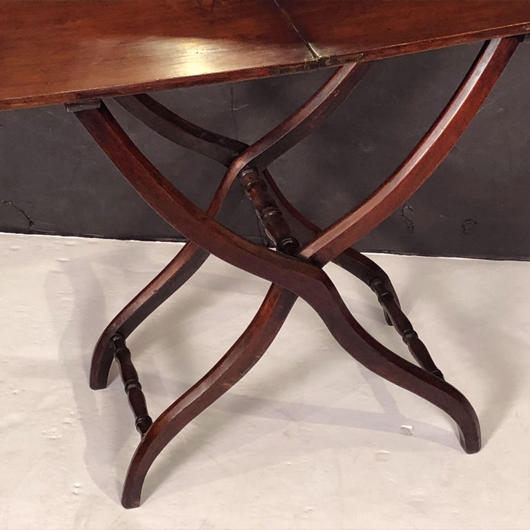 English Coaching Table with Serpentine Legs of Mahogany For Sale at 1stDibs