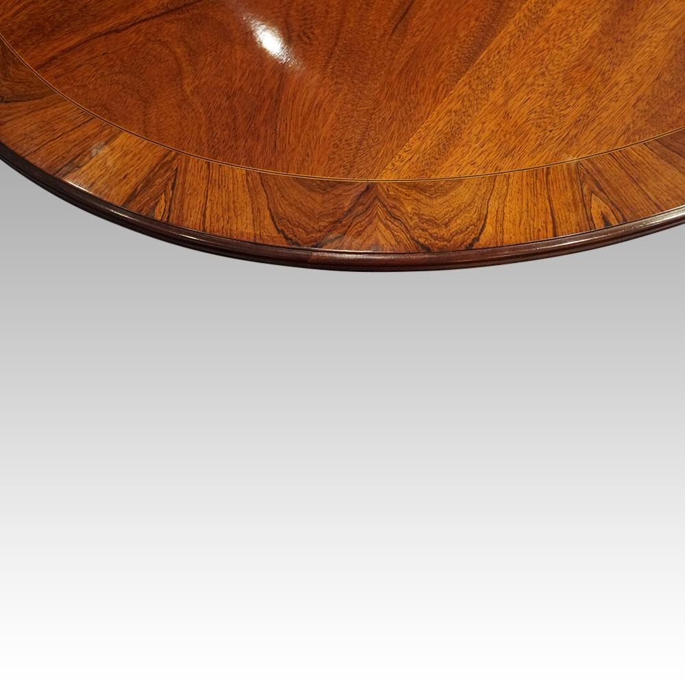English country home Regency style oval dining table For Sale at 1stDibs