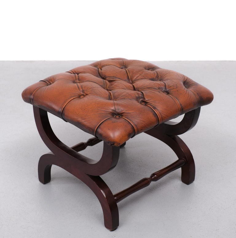 English Country House Style Padded Leather Ottoman For Sale at 1stDibs
