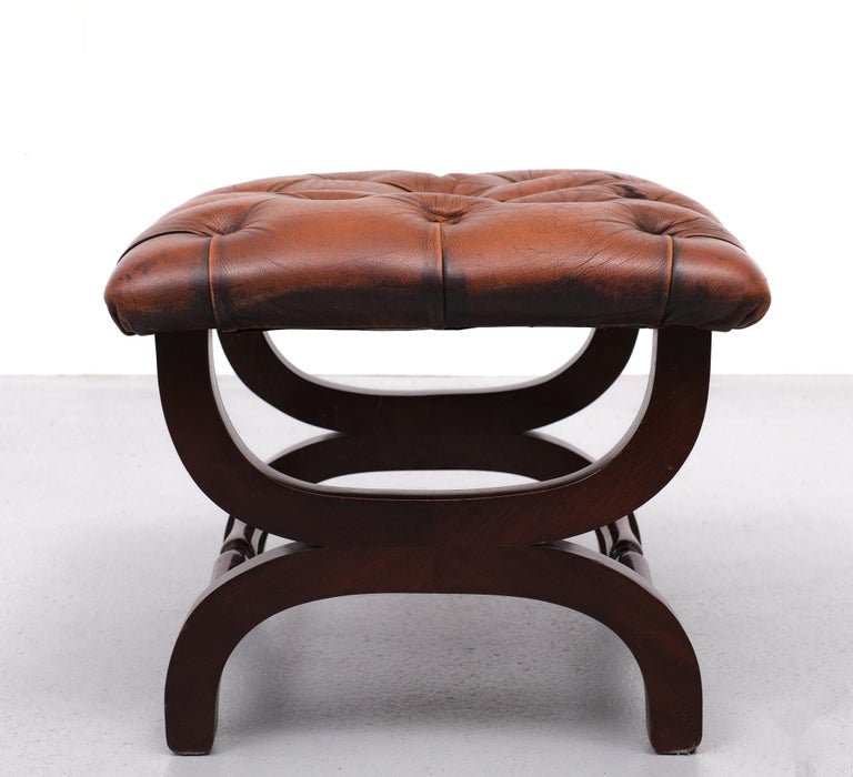 English Country House Style Padded Leather Ottoman For Sale at 1stDibs