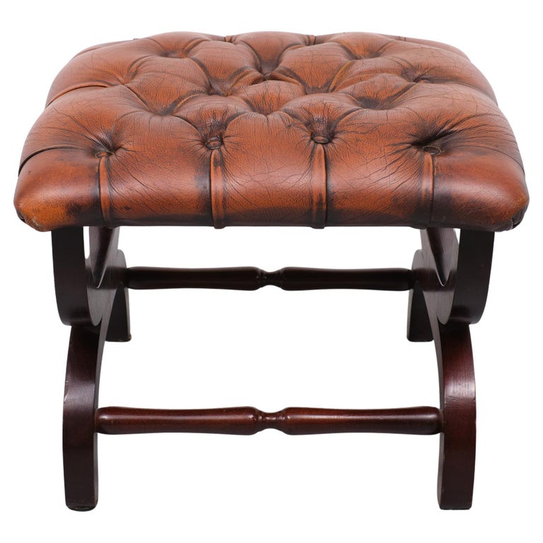 English Country House Style Padded Leather Ottoman For Sale at 1stDibs